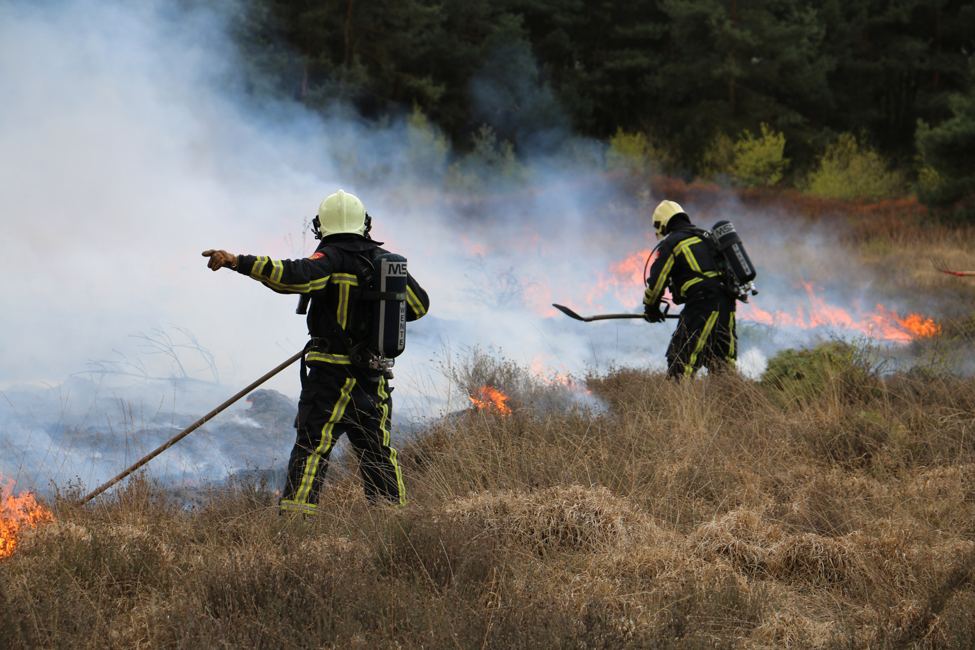 Natuurbrand open vuur in de natuur - Brandweer