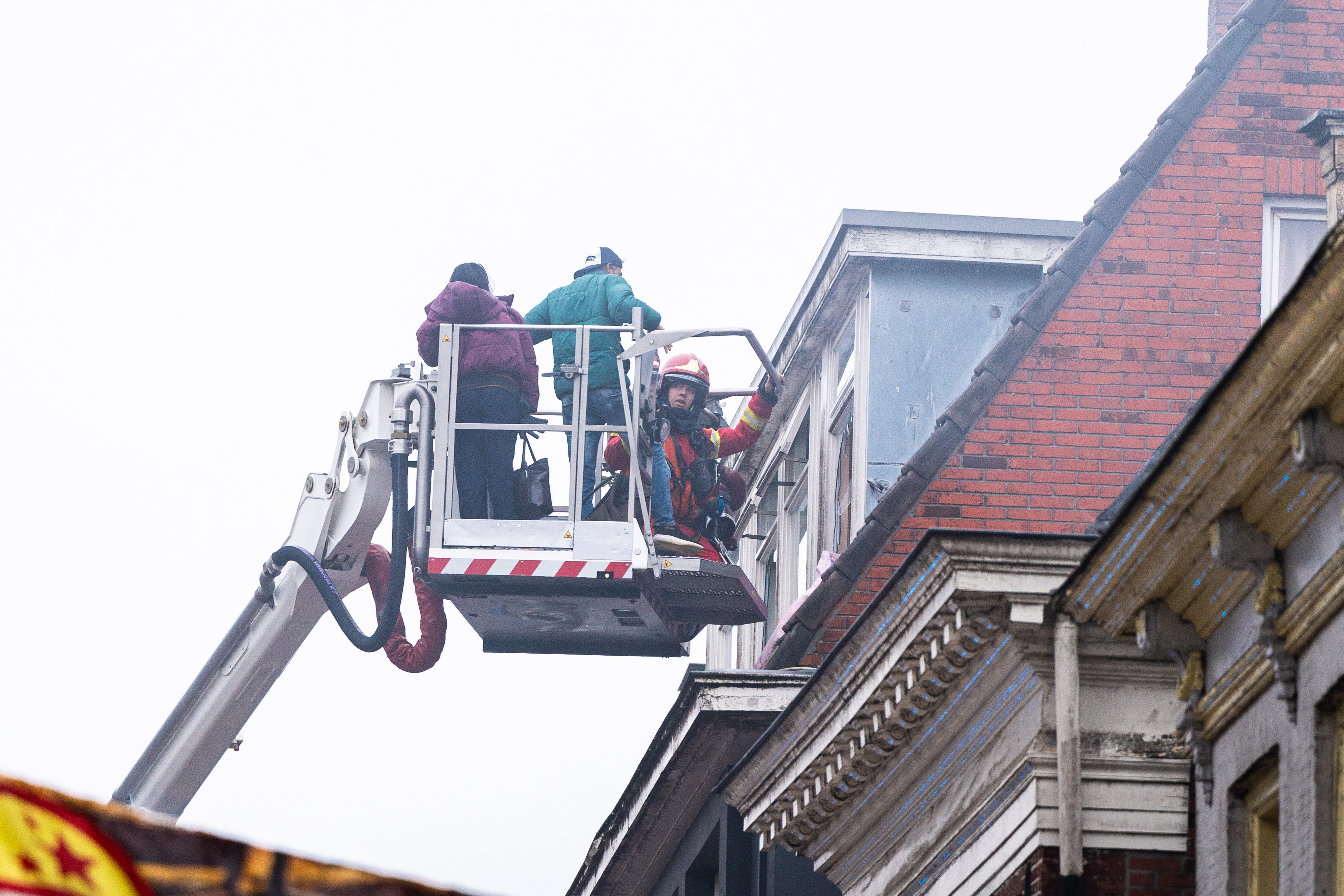Meerdere personen gered uit brandend pand: “Iedereen was trots, hier ...